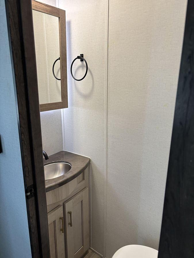 Used 2022 Alliance RV Paradigm 385 FL Fifth Wheel for Sale in Snyde...