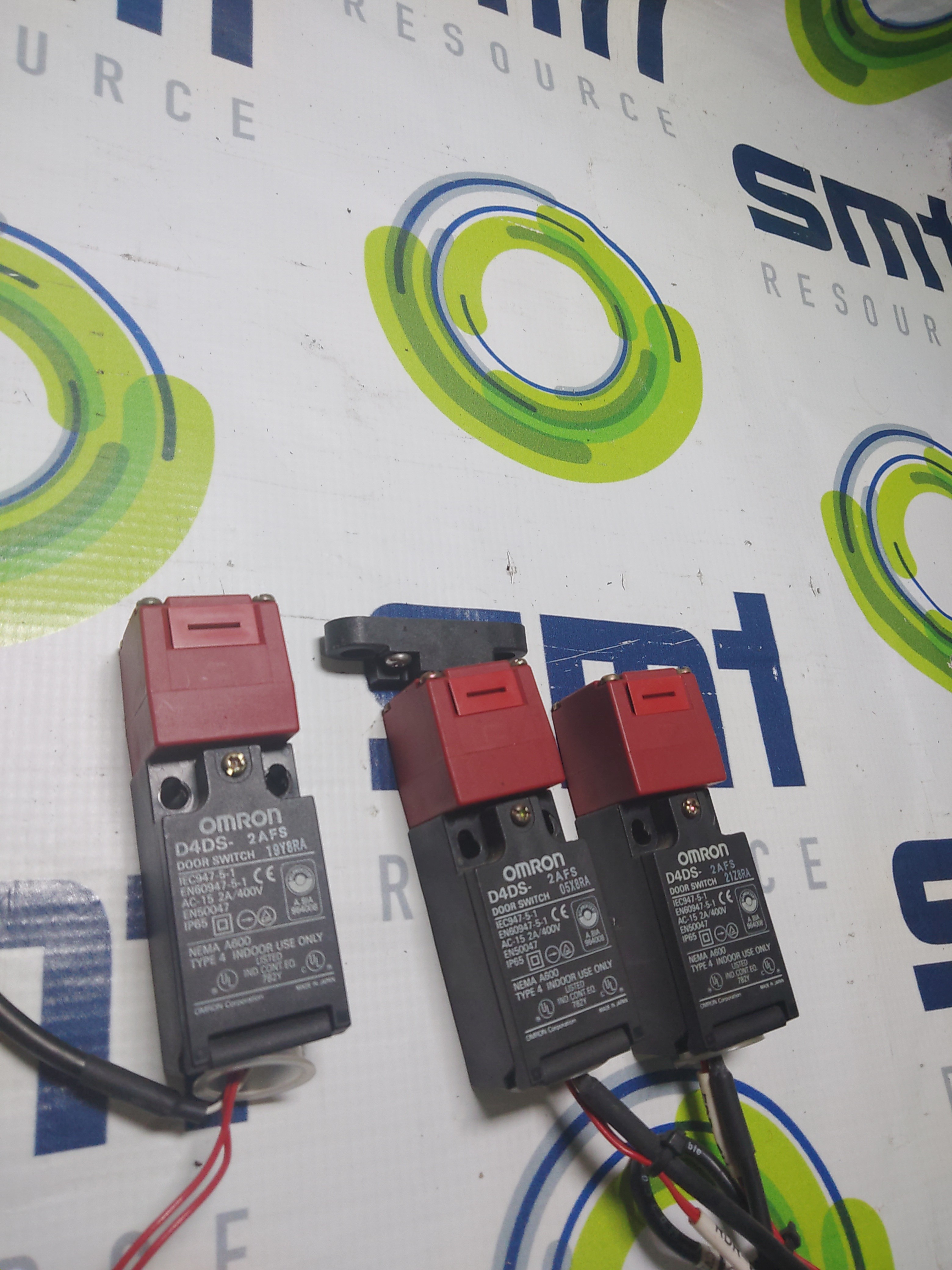 Used Omron D4DS-2AFS Door Switch for Sale at SMT Resource Equipment LLC