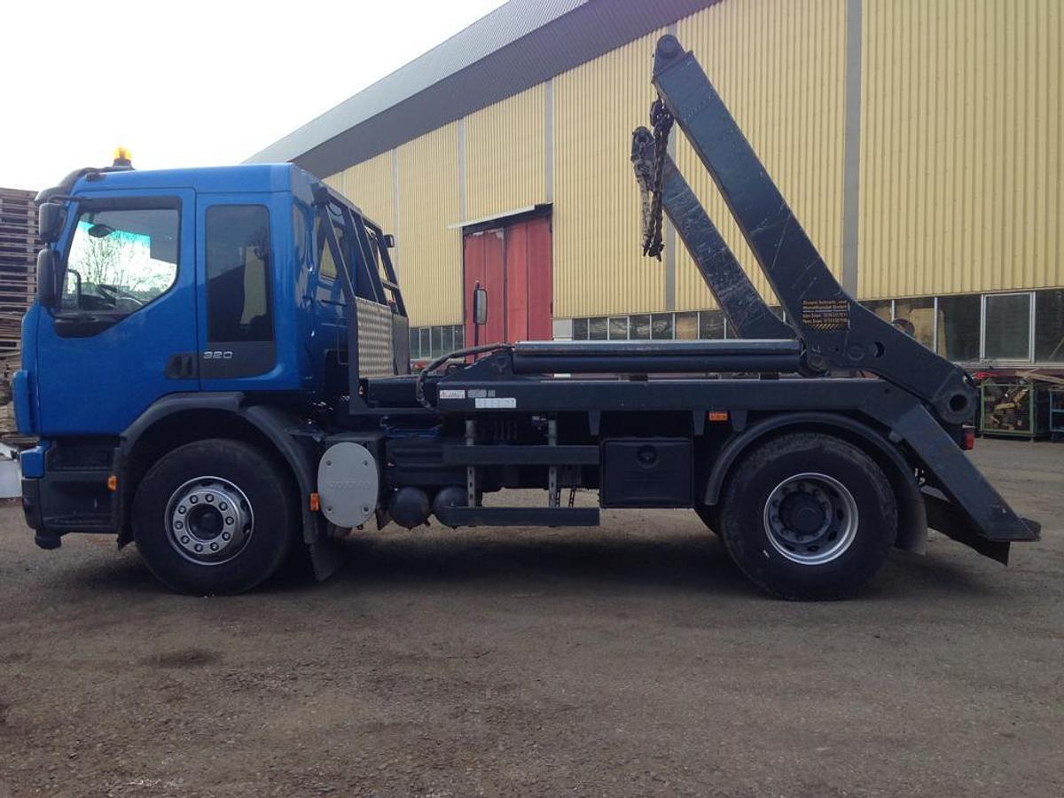 Used 2007 Volvo FE 320 – Hooklift / Roll-Off Truck for Sale in Bres...