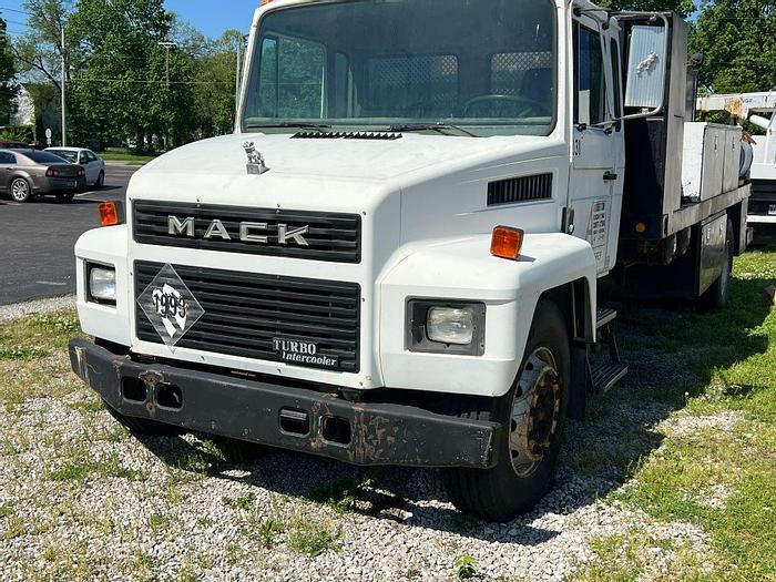 Used 1993 MACK CS200 for Sale in Terre Haute, Indiana