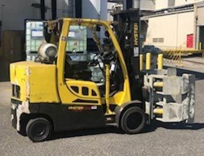 Used 12,000 POUND HYSTER MODEL S120FTPRS CASCADE ROLL CLAMP TRUCK 2...