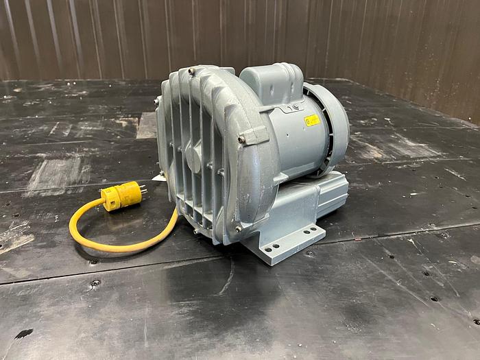 D'occasion USED GAST REGENERATIVE BLOWER, 53 CFM, 1.25" INLET & OUTLET ...