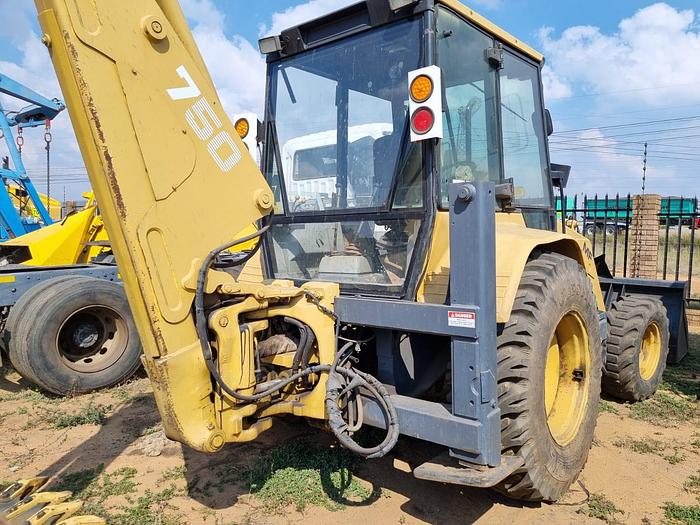 Used Massy Ferguson 750 Loader for Sale in Emalahleni, South Africa