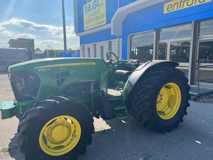 Usato John Deere 5095 M- CV 100- anno 2014 in vendita presso Veneto, Italia