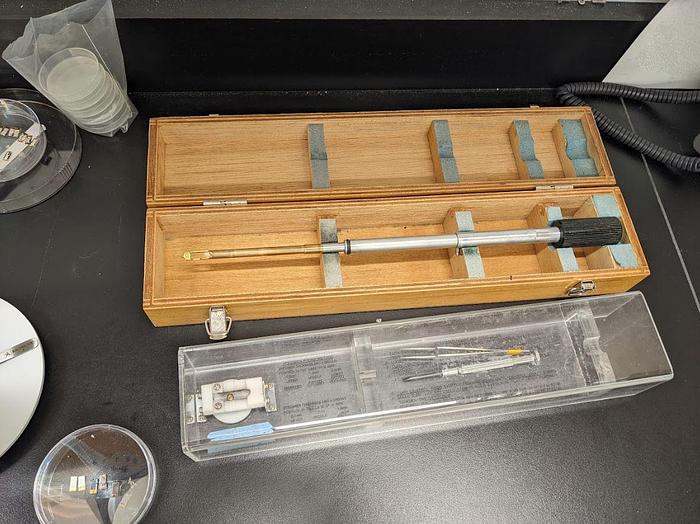 Used 1998 Hitachi S 5000 Field Emission Scanning Electron Microscop...