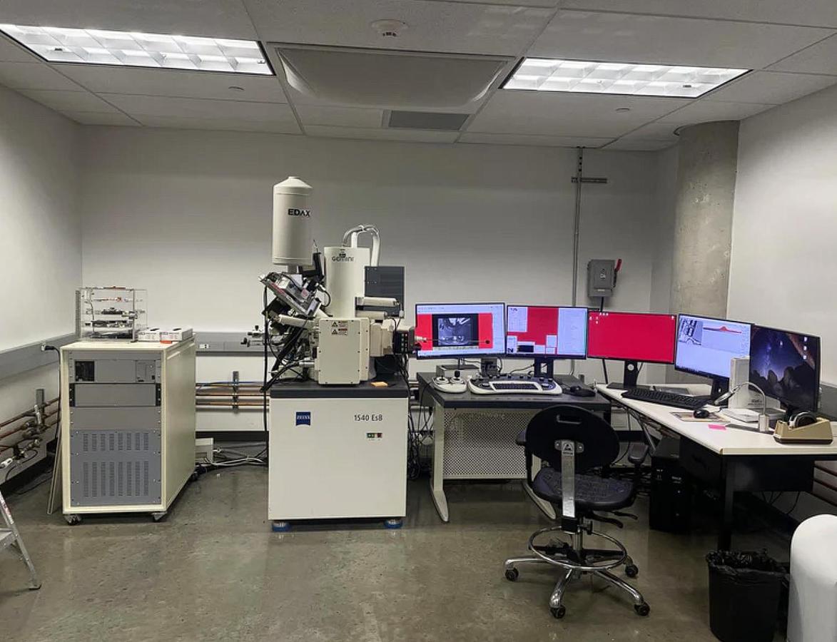 Used Zeiss 1540 EsB Dual Beam FIB-SEM for Sale at Tara Semiconducto...