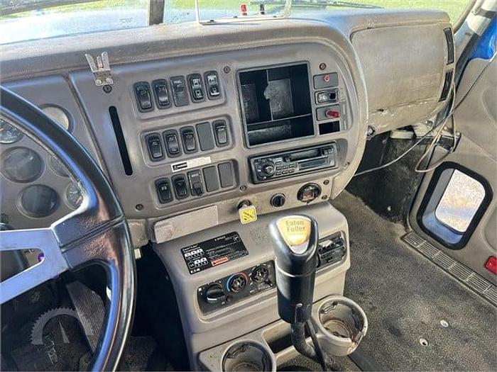 Used Sold 2001 Mack CH613 at Finley Truck Sales